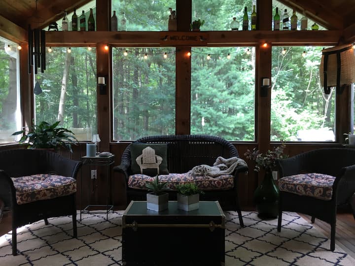 Entire Home 2 Mi To Track, Great For Entertaining! - Saratoga Springs, NY