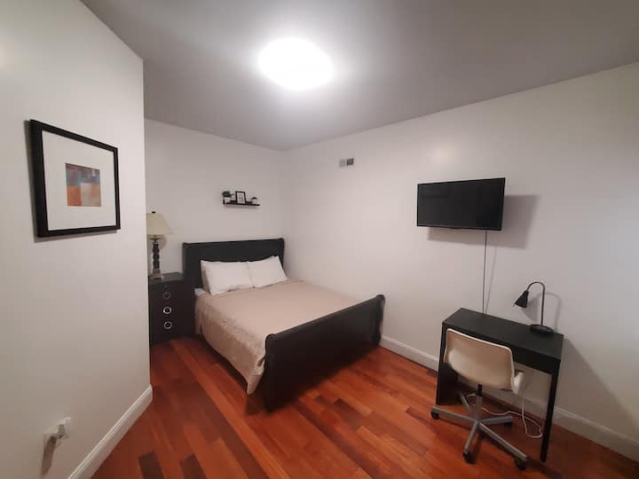Cozy Private Bedroom With Workspace - Philadelphia, PA