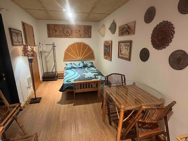 Vista Tiki Room - Private Jacuzzi And A View - Vista, CA