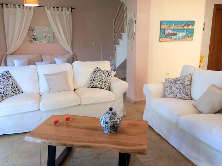 Paradise Villa With Private Yard Near The Beach! - Кассандра