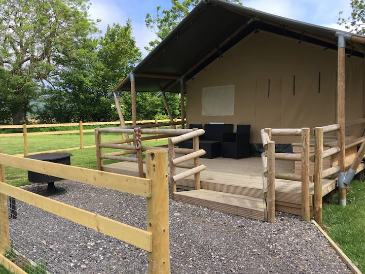 Honeysuckle Glamping Tent, Lincolnshire Wolds - Horncastle