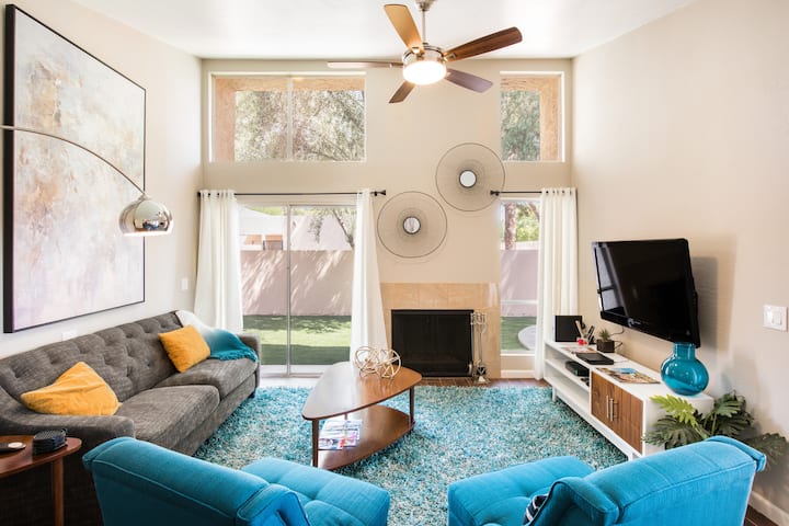 Architect-designed Retreat With A Bbq Patio And Po - Mesa