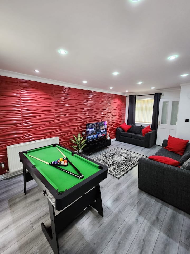 Airbnb Palace - The Royal Town of Sutton Coldfield