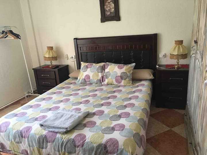 Habitación Con Balcón ,  Cerca Centro . - Málaga