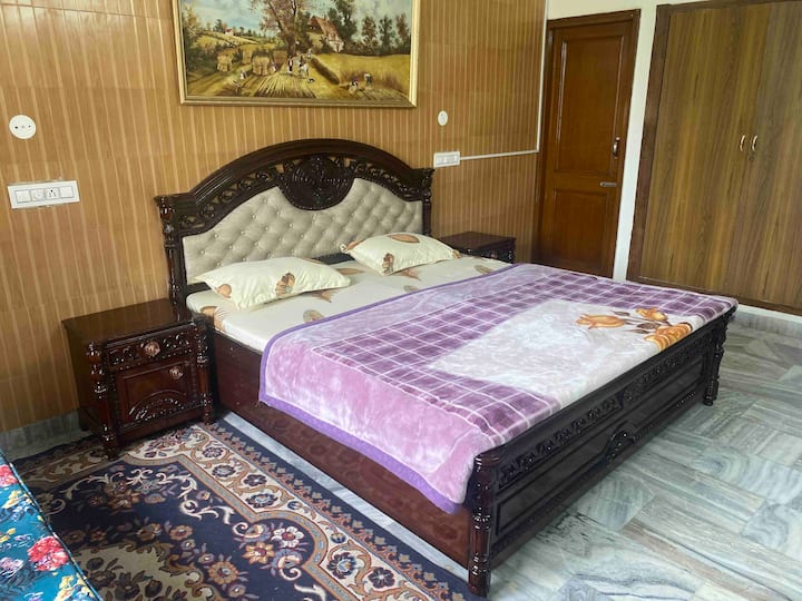 Bedroom With Attached Bathroom - Chandigarh