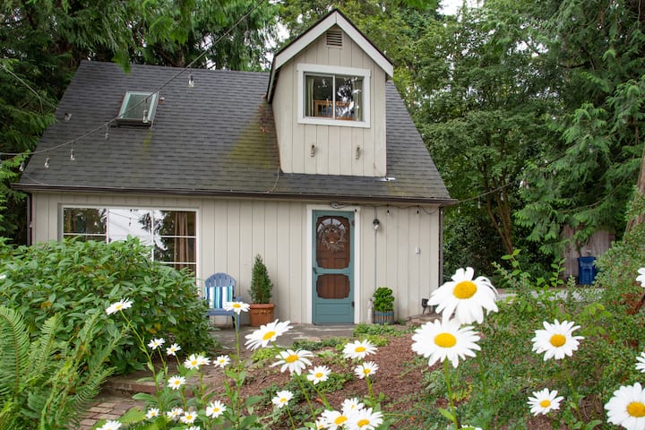 Cozy Home With Amazing View - Seattle, WA