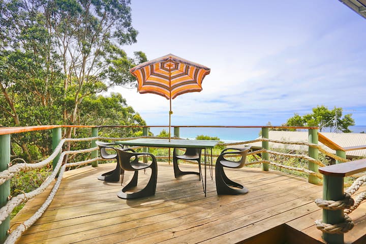Kath’s View Retro 50’s Shack Stunning Ocean Views - Wye River