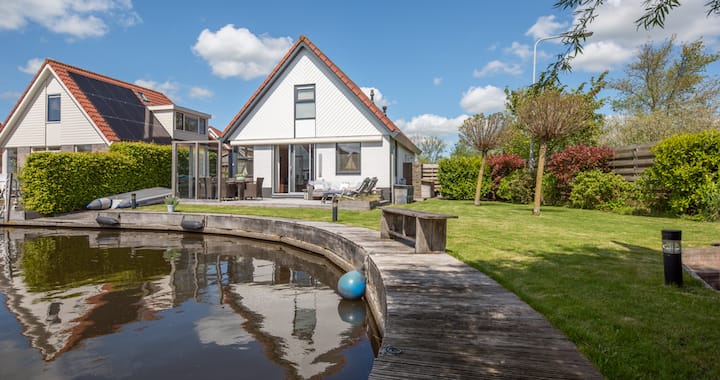 Vakantiewoning In Grou Met Eigen Aanlegsteiger. - Leeuwarden