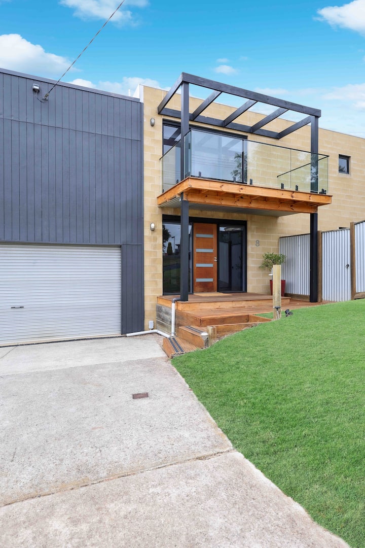 Ocean Escape- 5 Bedroom, 3 Bath- Sleeps 11, Beach - Ocean Grove