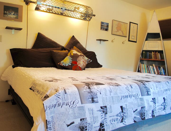 Clinton&dee's Destinations Room - Anchorage, AK