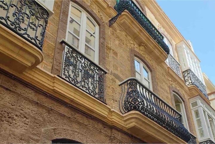 Casa Del Primer Sol In The City Center Of Cadiz - Cádiz