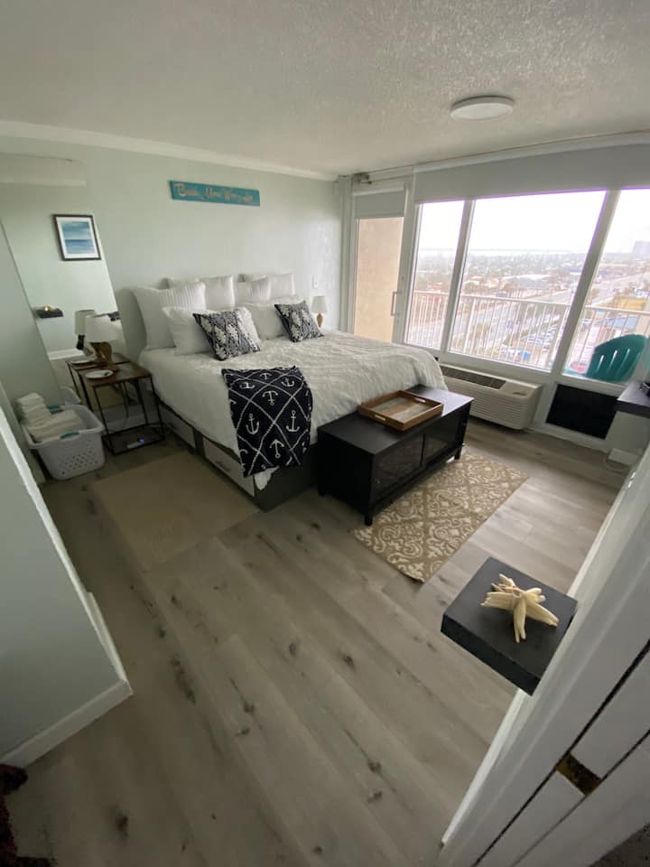 Beach Lovers Landing One Bdrm On Daytona Beach - Florida