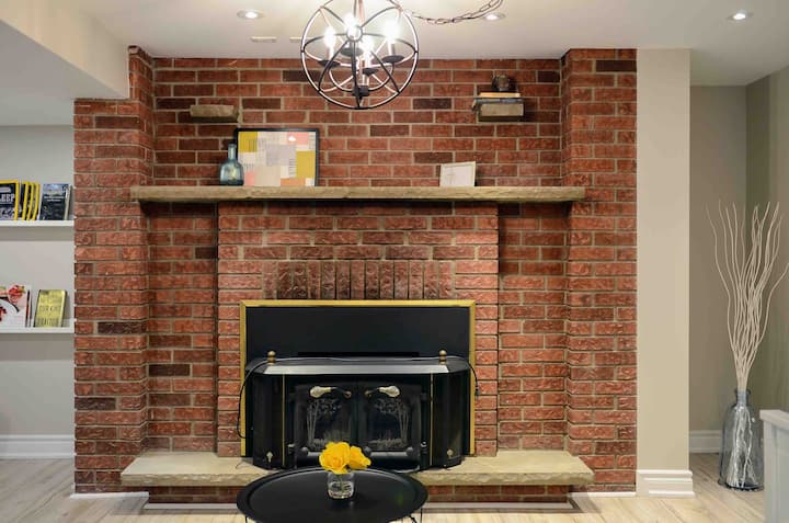Modern Suite, King Bed, Full Kitchen, W/ Parking - Markham