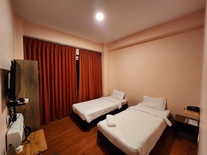 Standard Twin Bedroom - ティンプー