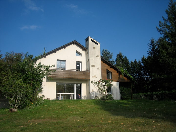 Maison Calme,très Belle Vue,près De Treignac. - Treignac