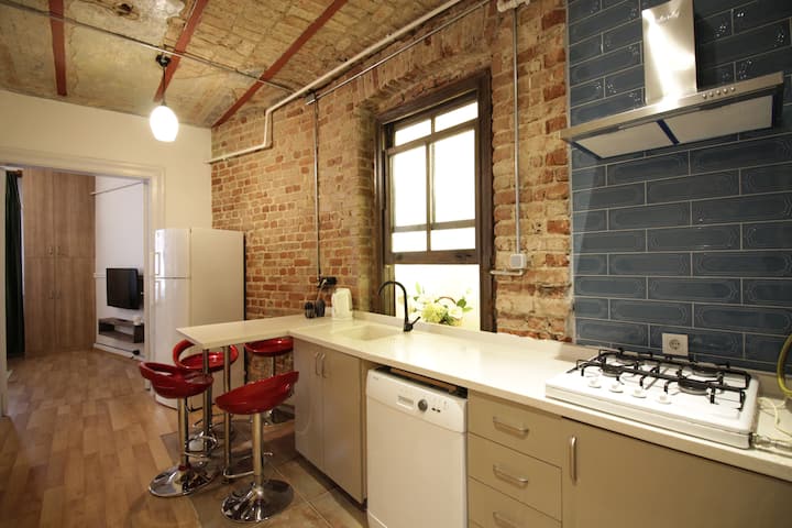 Historic Flat W Carpet Ceiling & Common Terrace - Estambul