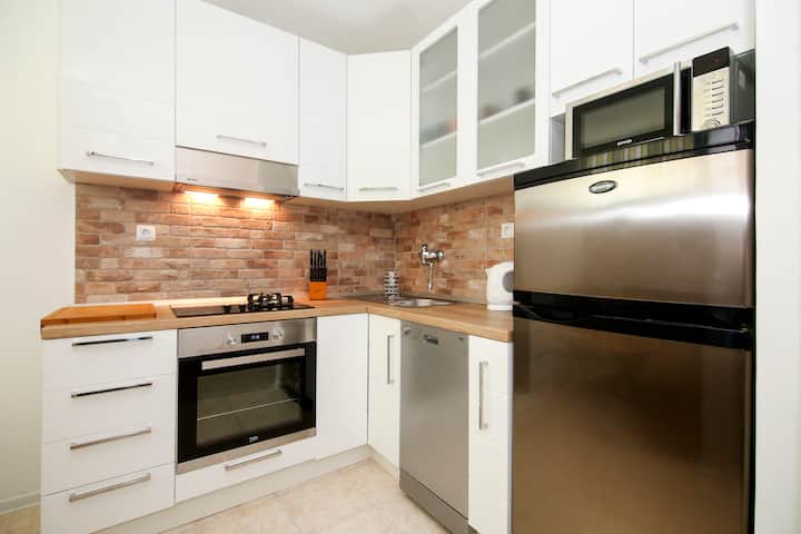 Apartment Close To Everything - Split