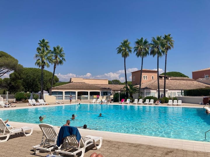 Très Beau Deux Pièces Pour 4-5 Personnes - Cap Estérel