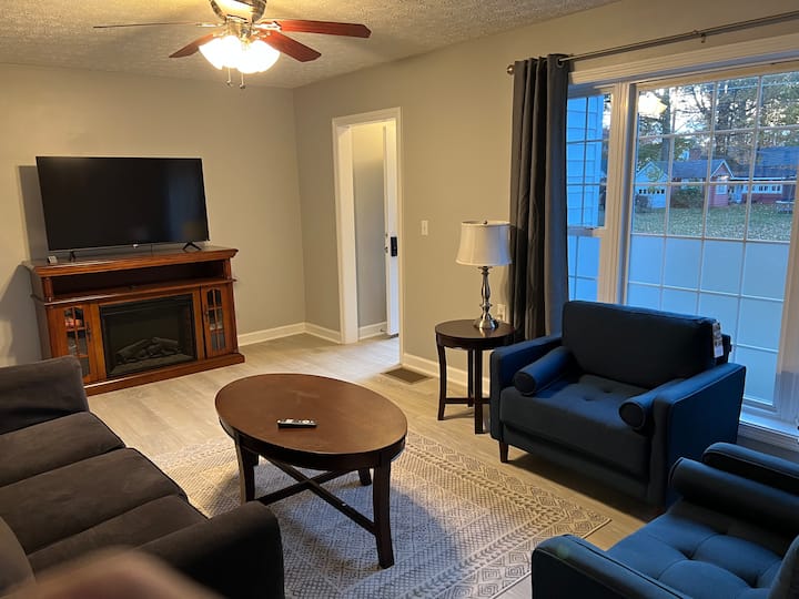 2 Full Bath Home Away From Home - Avon, OH