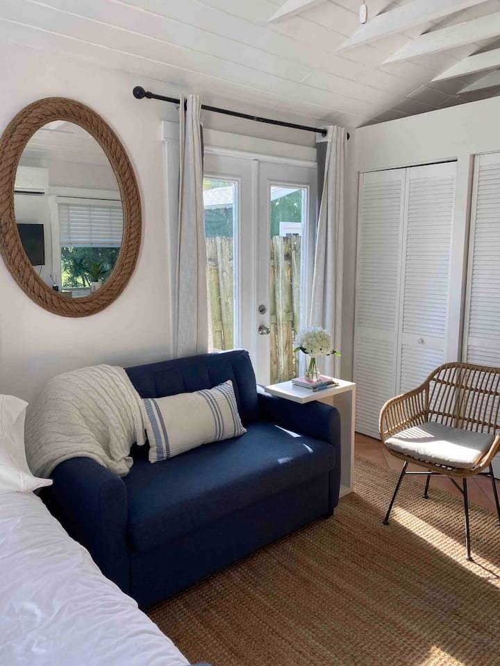 Bella Blue Cottage - Efficiency - West Palm Beach, FL