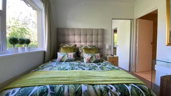 Modern & Bright One Bedroom Apartment W/ Garden - Stellenbosch