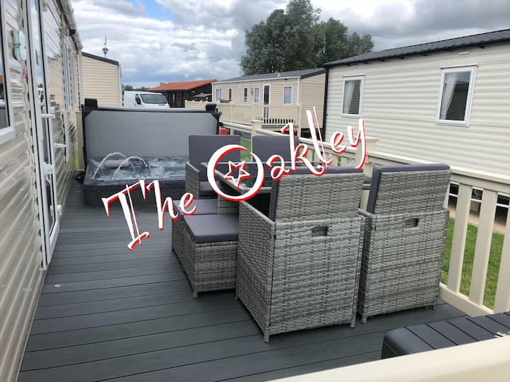 Oakley Caravan 8 Berth With Hot Tub & Wifi - Woodhall Spa