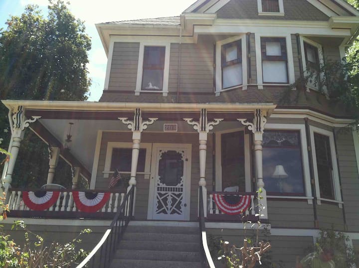 Magnolia House On Prospect Hill - Nevada City, CA