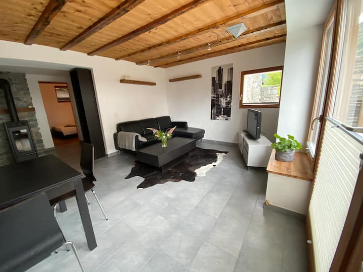 Modern And Cozy  Apartment In Chalet Bambi - Täsch