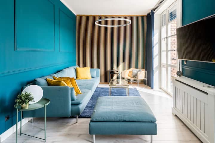 Get Creative In The Sleek, Black Kitchen At An Art Deco Home - Budapest