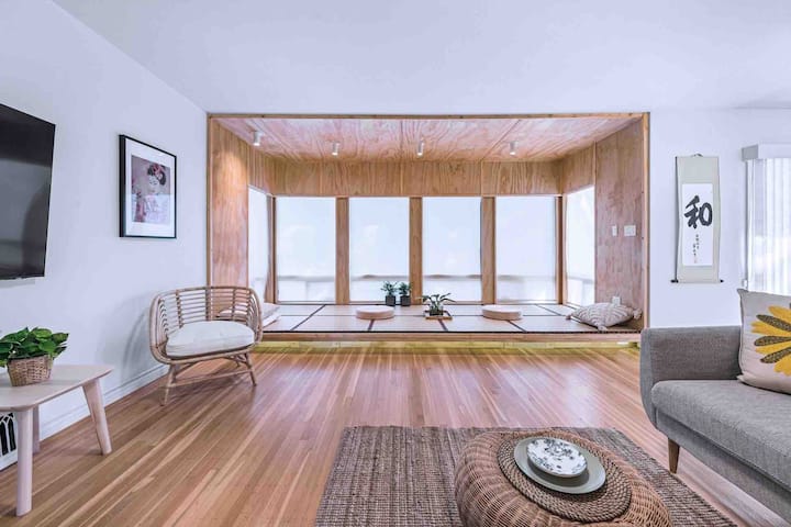 三本の木の別荘 Three-tree Villa — Central Location - Vancouver