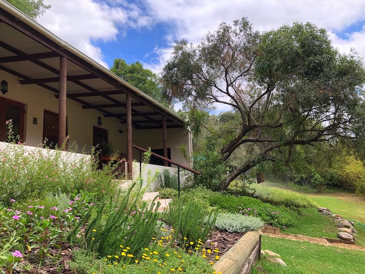 Frog Mountain Getaway - Nguni Cottage - Barrydale