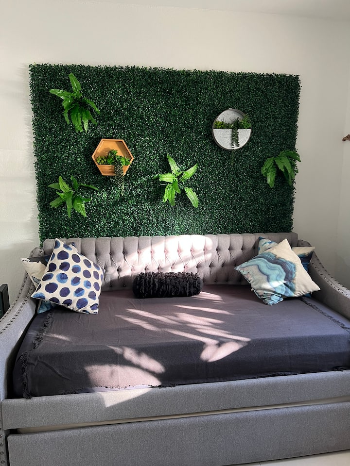 Modern Department Steps From The Beach - 