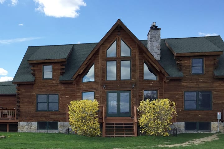 Saratoga Luxury Log Home - Track Week Special! - Saratoga, NY