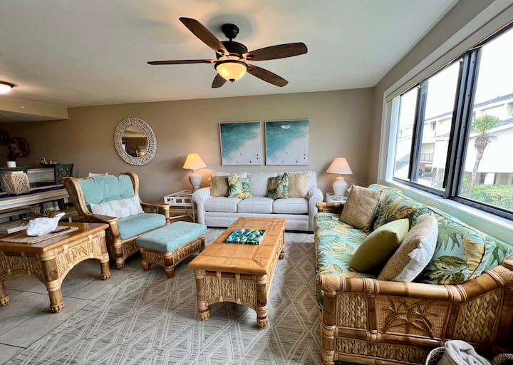 Newly Updated Condo On Pensacola Beach - Pensacola Beach, FL