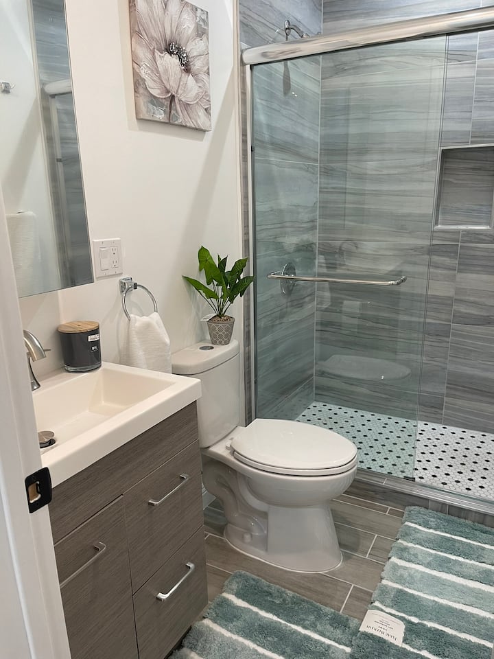 Sf Private Entry 1bed1bath Onsite Parking /Laundry - San Francisco, CA