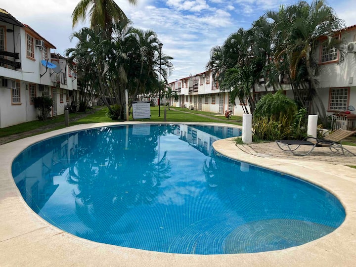Hermosa Casa Familiar Con Jardín Y Alberca - Acapulco