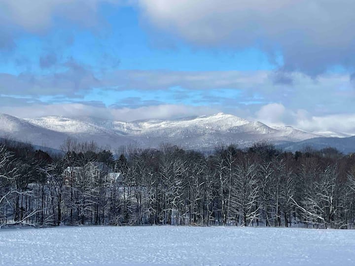 Farmhouse With Sunset Mountain Views - Vermont