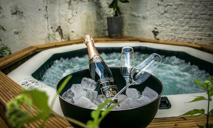 Groot Luxe Private Herenhuis + Jacuzzi - Antwerp, Belgium
