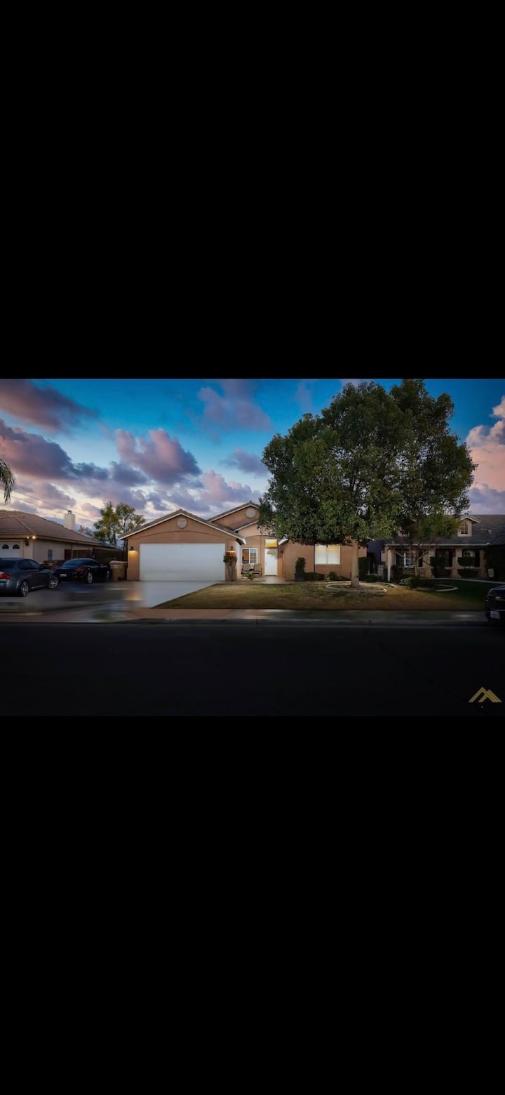 4 Bedroom 3 Bathroom Northwest On Smokey Mount - 베이커즈필드