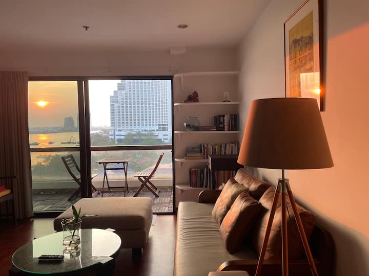 Cozy Riverfront Apt With Sunset View - Bangkok