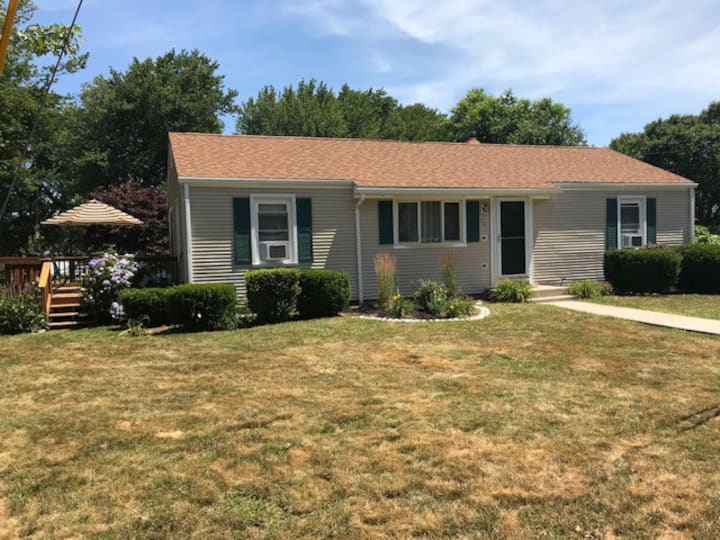 Beach House For Rent In Bonnet Shores! - Narragansett, RI