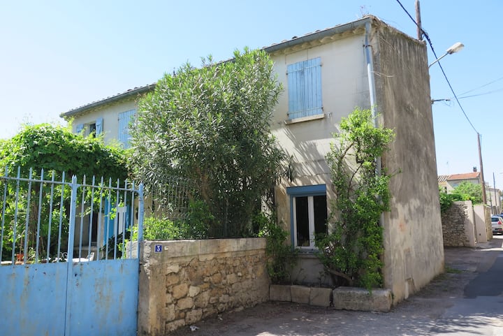 Les Volets Bleus (Juste Le Rez De Chaussé). - Castries