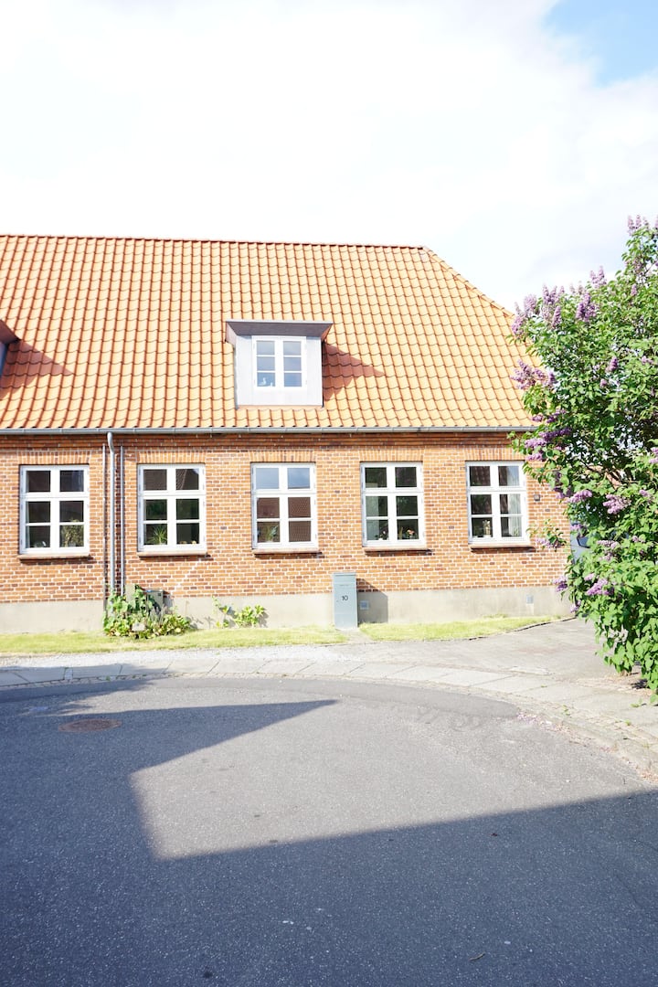 Oplev Aabenraas Bymidte Fra Rolige Omgivelser - Aabenraa
