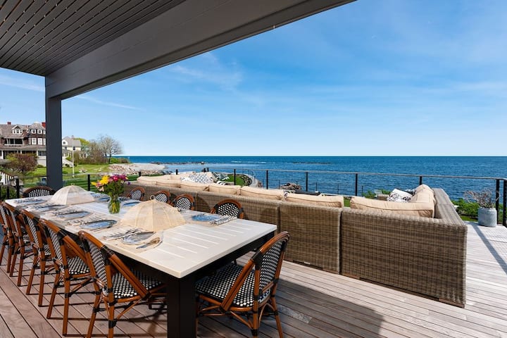 Oceanfront Estate, Elevator, 6br & Stunning Views - York's Wild Kingdom, York
