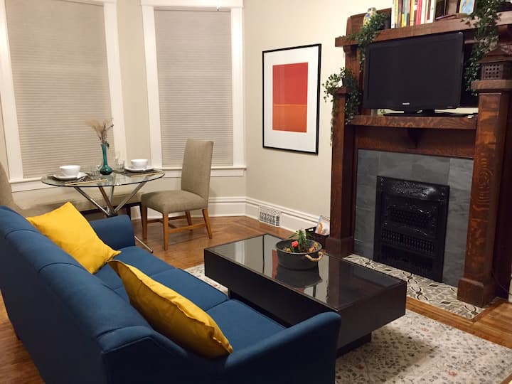 *Welcoming Main Floor Apartment In Century Home* - Hamilton, Canadá