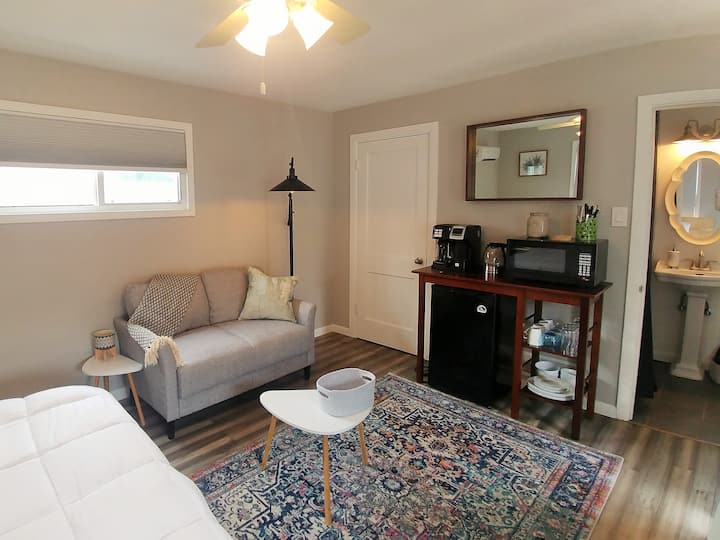 Casita Encantadora! Stunning Studio W/parking! - Albuquerque, NM