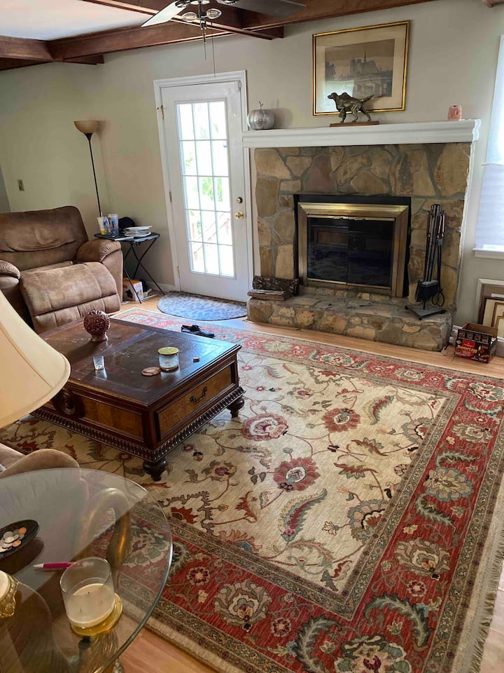 Gamecock Getaway (Entire House) 3 Br’s 6 Guests - Lexington, SC