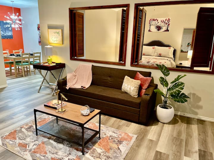 Lovely, Clean 1 Bedroom Condo - Dallas