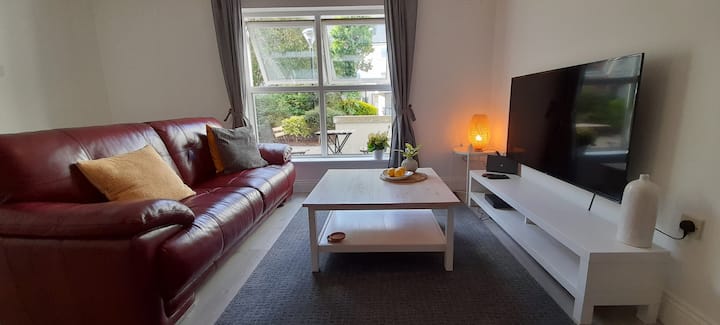 Spacious 4 Bed Apartment, Galway City Centre - Galway