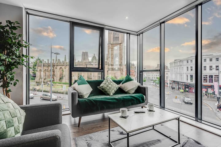 Central City Centre - Historic View - Tall Windows - イギリス リバプール